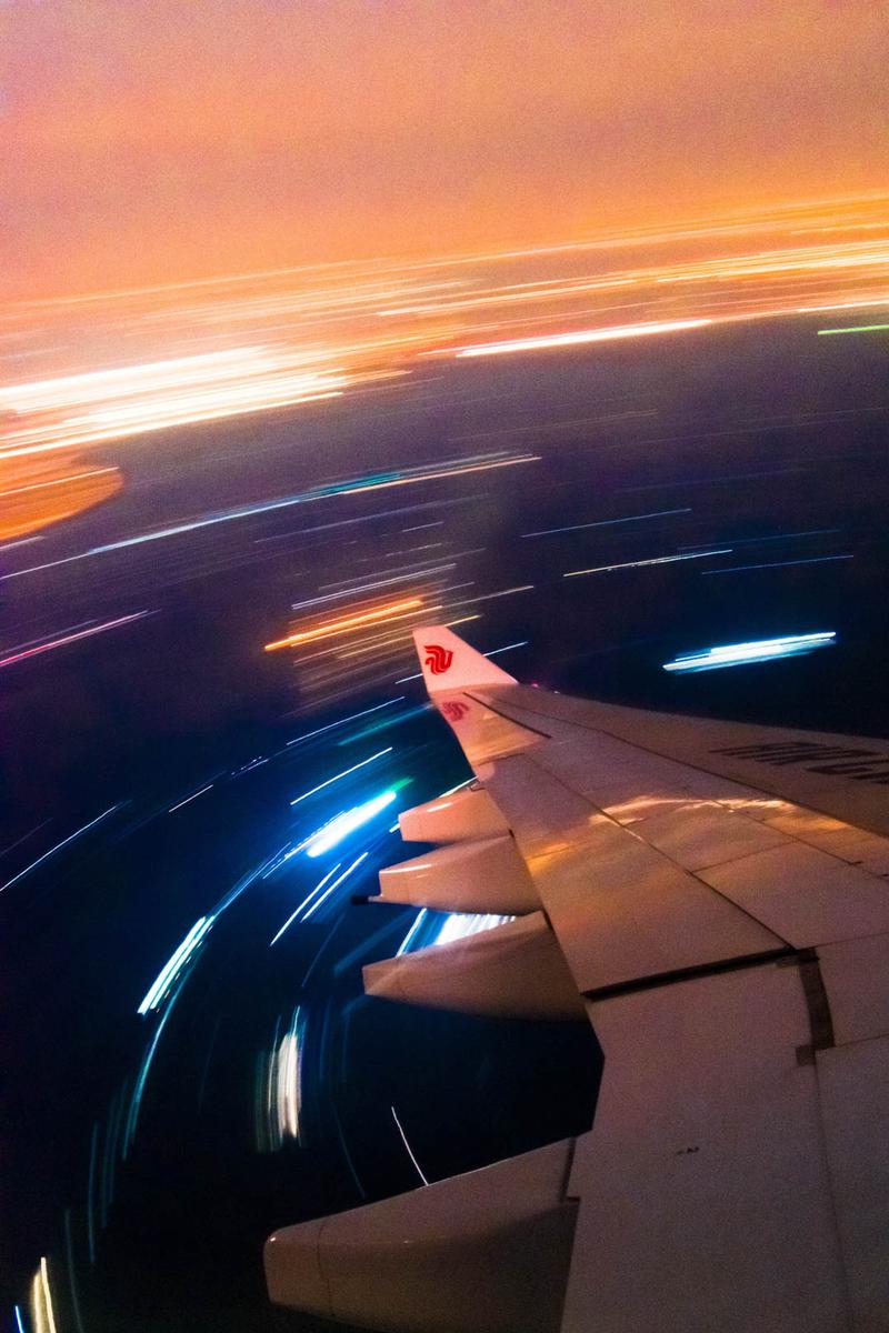 Long Exposure of Airplane Turning | Cheng Zhang